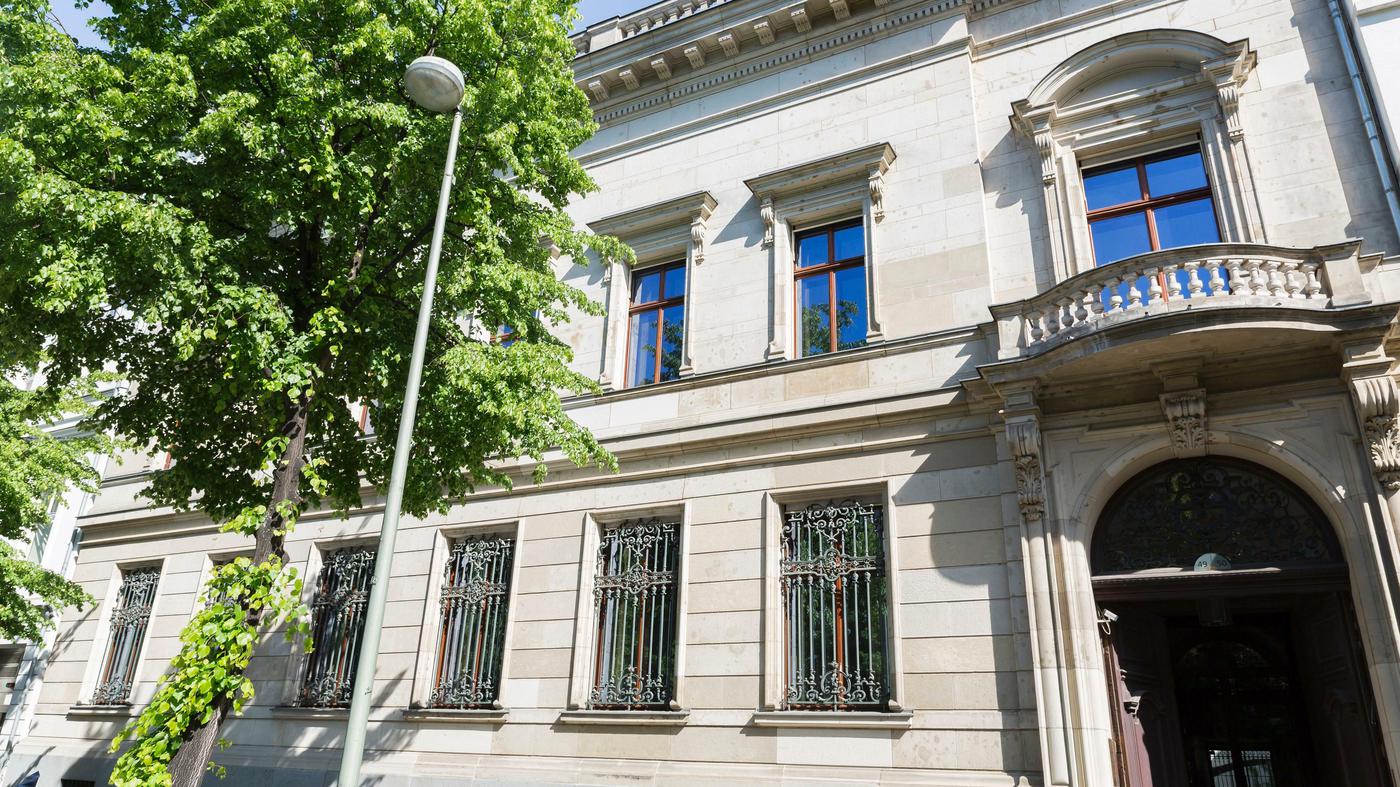 Neue Firmenzentrale in Berlin-Mitte: Investor Harald Huth kauft ...