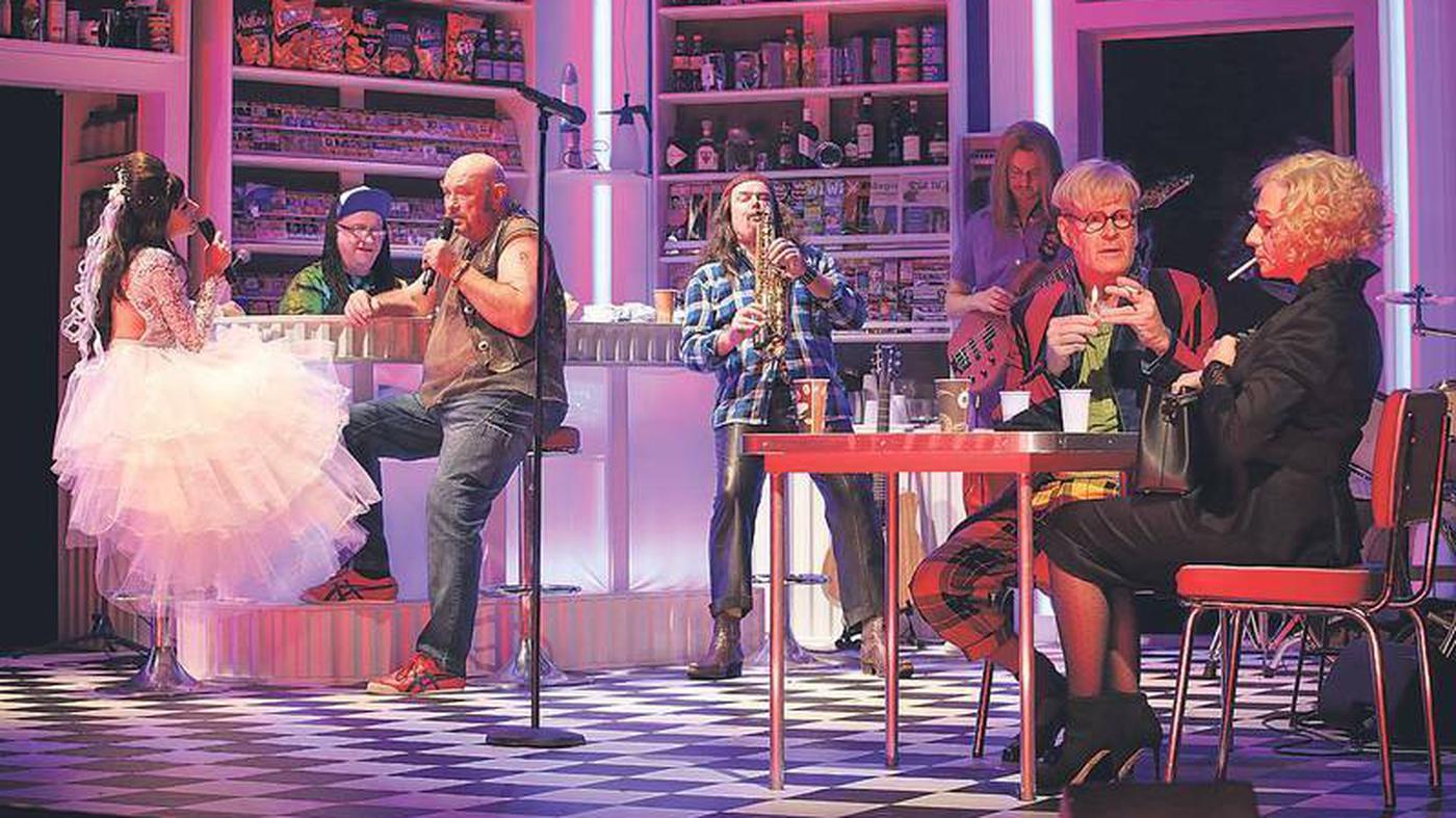 „Tanke Sehnsucht“ im Renaissance-Theater: Sprit und Spirit