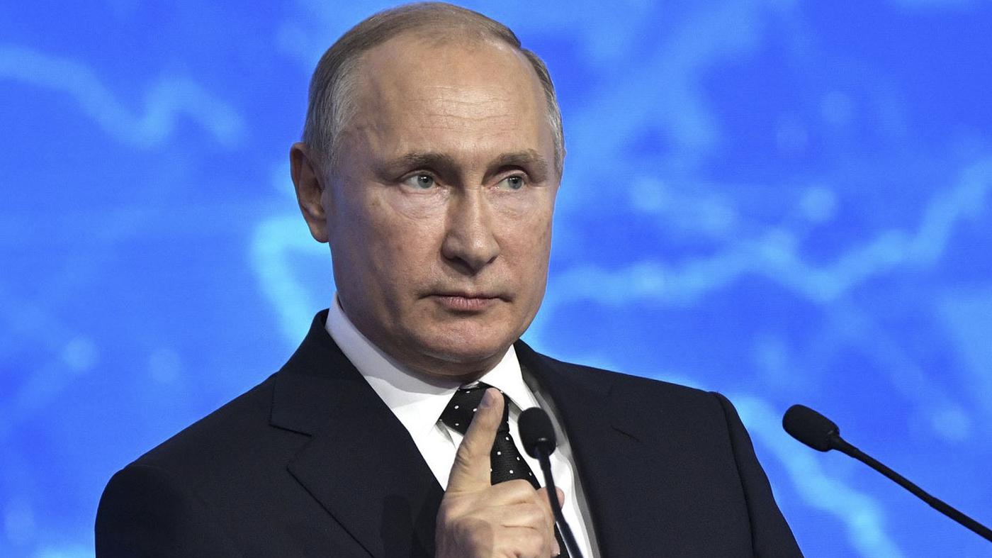 Aus KGB-Zeit in der DDR: Wladimir Putins Stasi-Ausweis in Dresdner ...