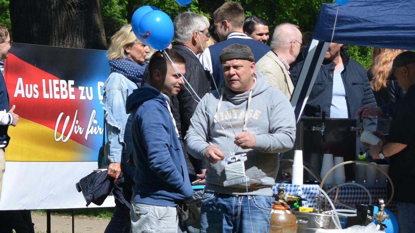 Trotz Nähe zu Rechtsextremen: Berliner AfD hält an Zusammenarbeit mit ...