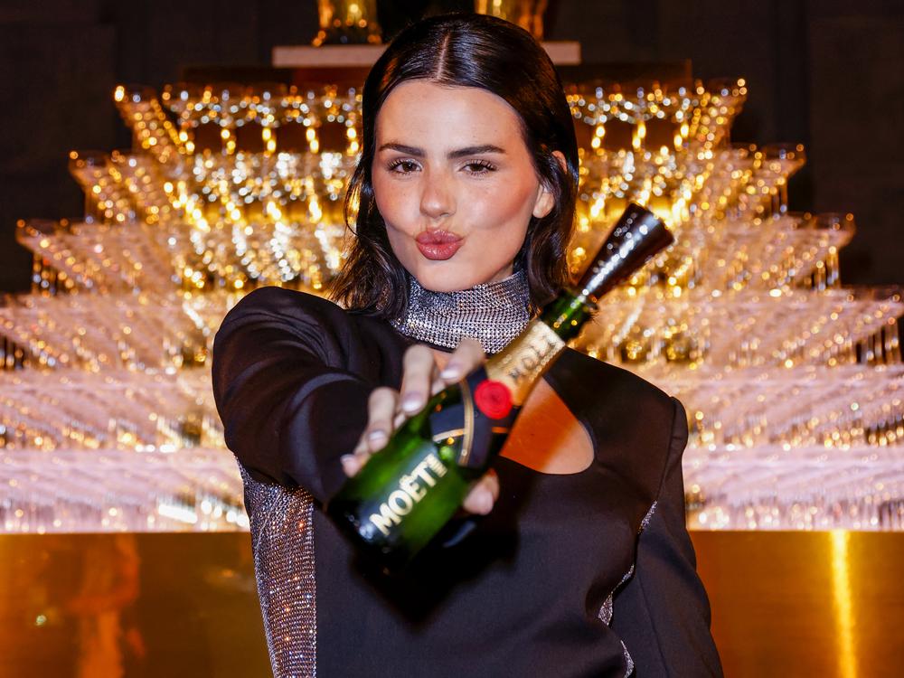 Ruby O. Fee feiert Netflix-Auftritt: Vom Nacktstrand auf den Roten Teppich in Berlin