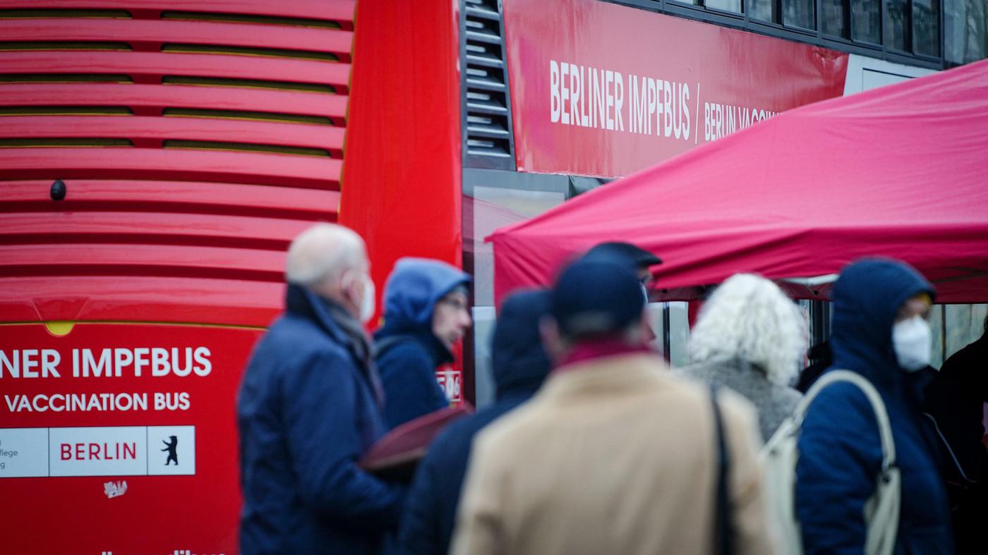 Hunderte warten vergeblich: Impfbus-Termine in Berlin abgesagt ...