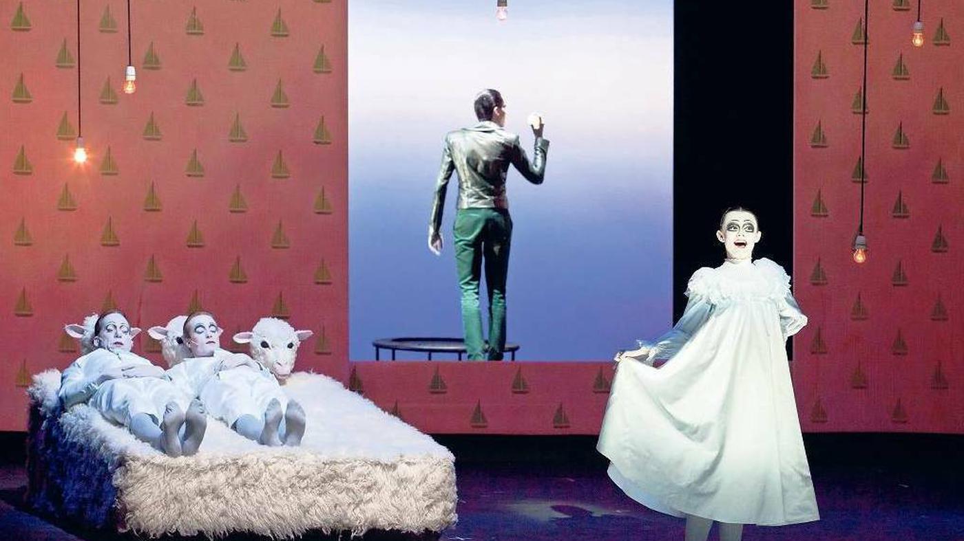 Berliner Ensemble: Wie man sich bettet, so fliegt man