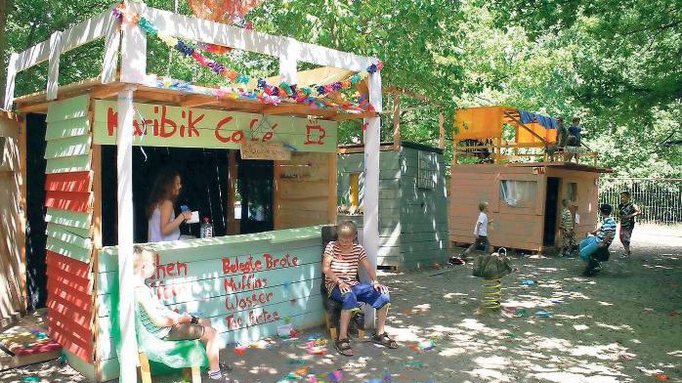 Von Max Rasch: Zu Besuch in „Holzhausen“