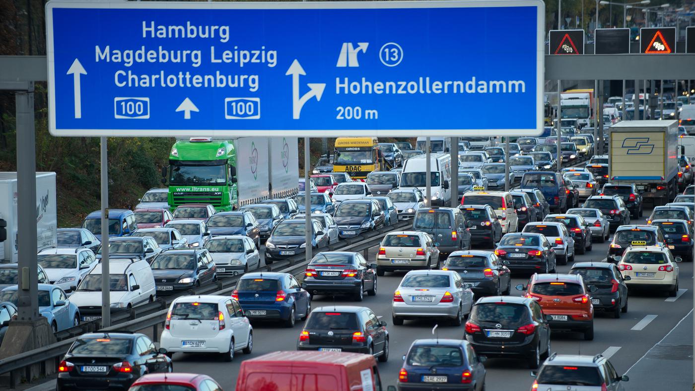 Besonders lange auf der A100: Berliner Autofahrer stehen im Schnitt ...