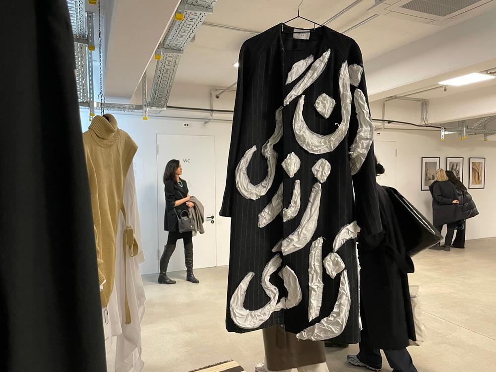 Fashion Week: Sepideh Ahadi in den Kant-Garagen: Stille Hommage an den Iran