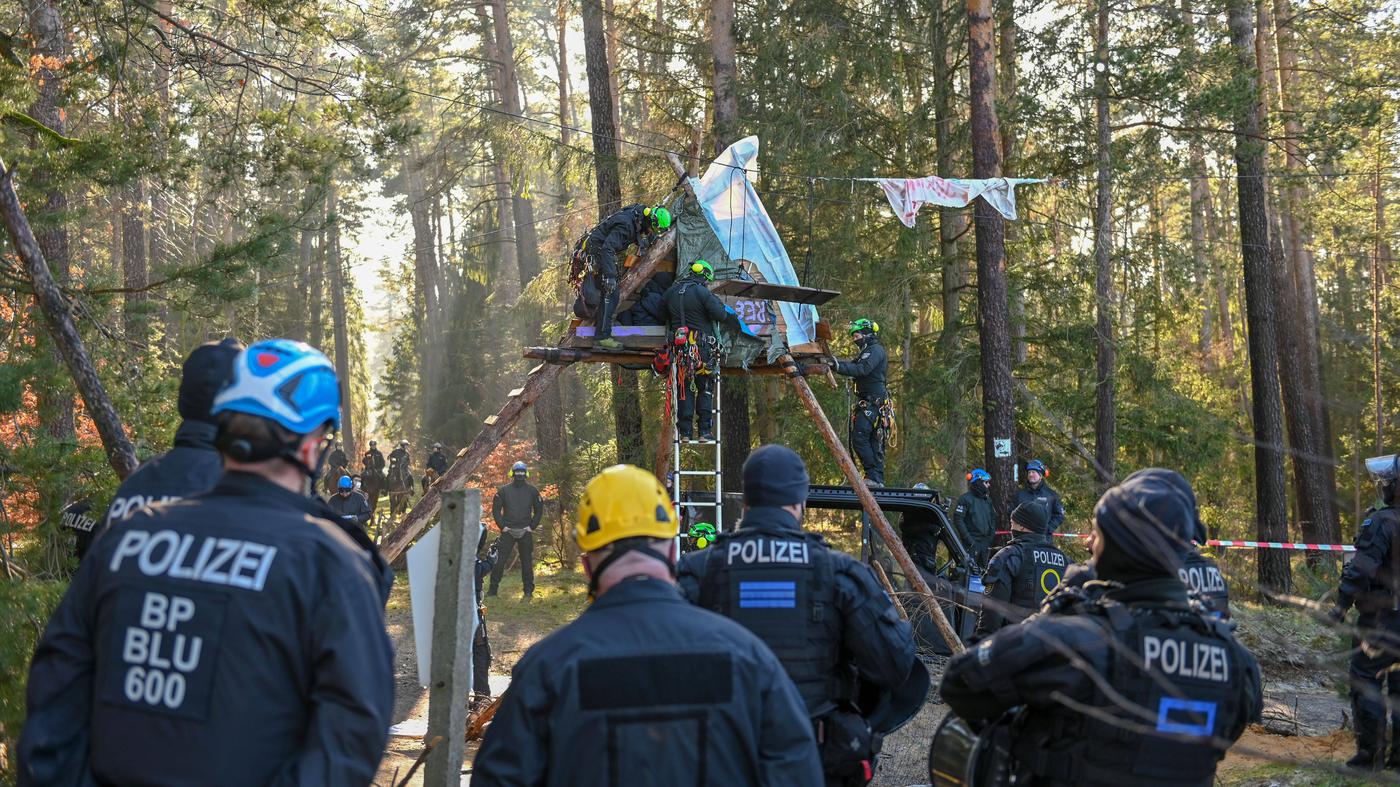 Protest gegen Kiesabbau: Polizei räumt „Heibo“-Camp bei Dresden