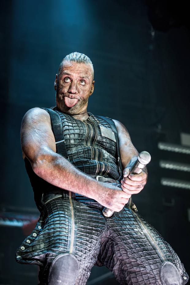 Die jungen Frauen im Umfeld von Rammstein: Wie das System „Row Zero“ funktioniert