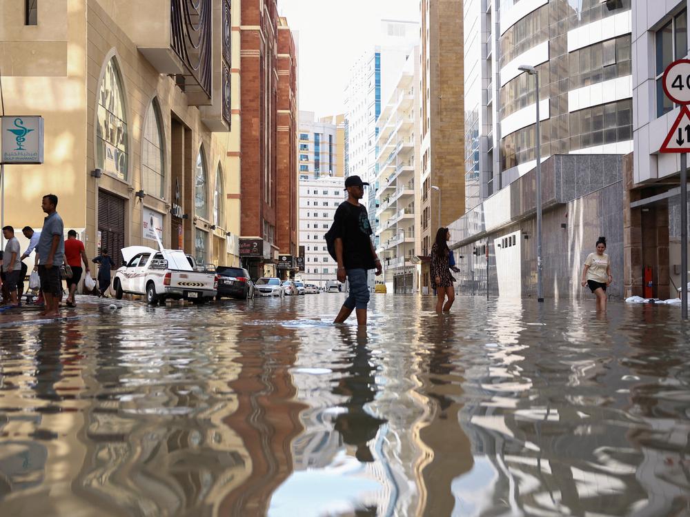 Land unter in Dubai: Haben geimpfte Wolken zu den historischen Regenfällen geführt?