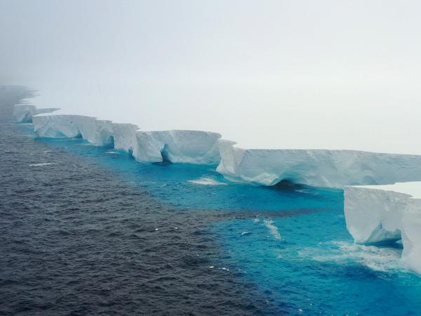 Noch 4,5-mal so groß wie Berlin: So schmilzt A23a – der größte Eisberg ...