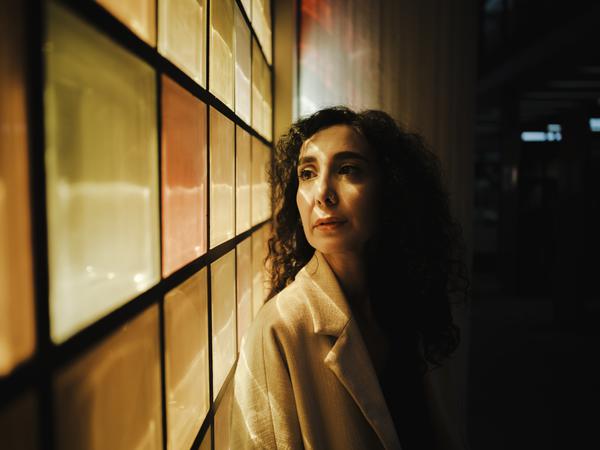 Anwältin Asha Hedayati im Gespräch: „Fußball ist ein Auslöser für mehr Gewalt, aber nicht der Grund“