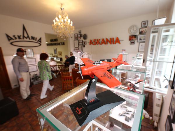 Uhrenwohnzimmer im Holländischen Viertel: Berliner Manufaktur Askania ...