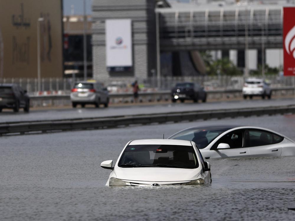 Land unter in Dubai: Haben geimpfte Wolken zu den historischen Regenfällen geführt?