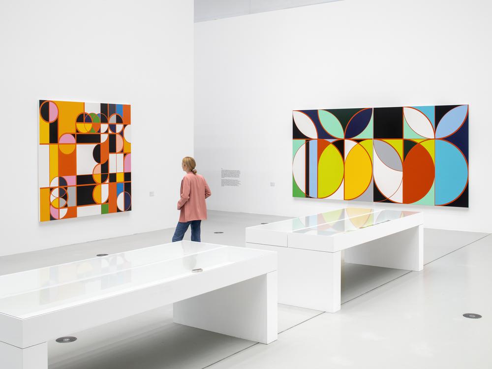 Bilder aus dem Bauch der Bestie: Die Kunst von Sarah Morris in Hamburg