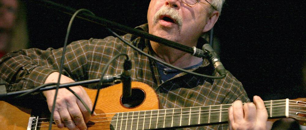 Späte Anerkennung: Diplom und Ehrendoktorwürde für Biermann