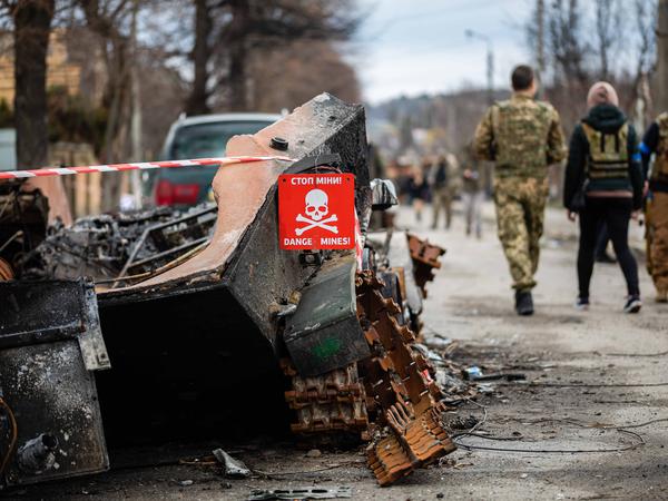 Zwei Jahre nach der Befreiung von Butscha: „Ich rieche den Gestank der ...