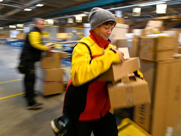 Paketboten packen aus: „Im Schnitt bleibt bei uns ein Viertel aller ...