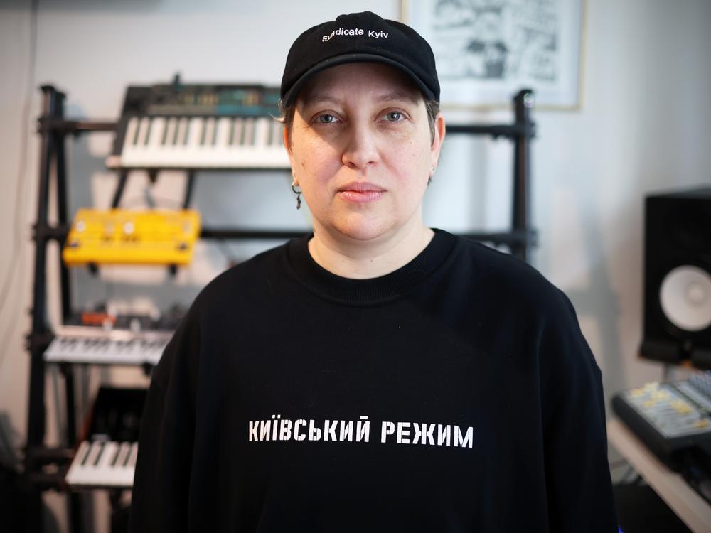 Zwischen Berghain und Bombenkeller: Wie House-DJ Alinka Clubbesucher in der Ukraine kurz den ...