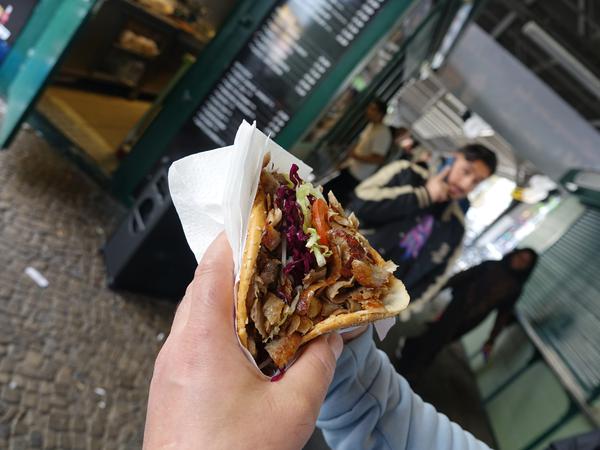 Ehemalige Jugendgang eröffnet Dönerladen: „36 Boys“ wollen Berlin ...