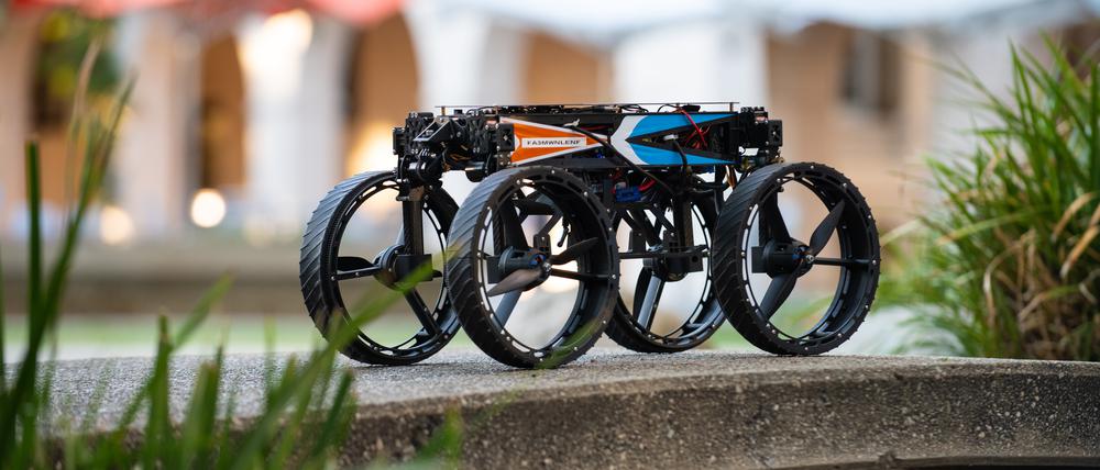 Mission possible: Roboter kann gehen, rollen und fliegen