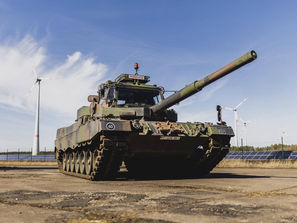 Zur Verleihung des Karlspreises an Selenskyj: Bundesregierung verkündet 2,7-Milliarden-Euro ...