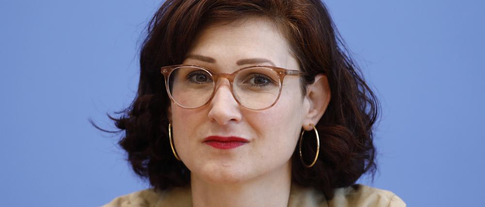 Dritter Jahrestag von Hanau : Ataman bescheinigt Deutschland Rassismus ...