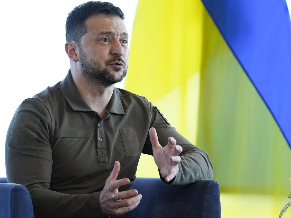 „Bachmut ist nicht von Russland besetzt“: Selenskyj rückt verwirrende Abfolge von Aussagen zurecht