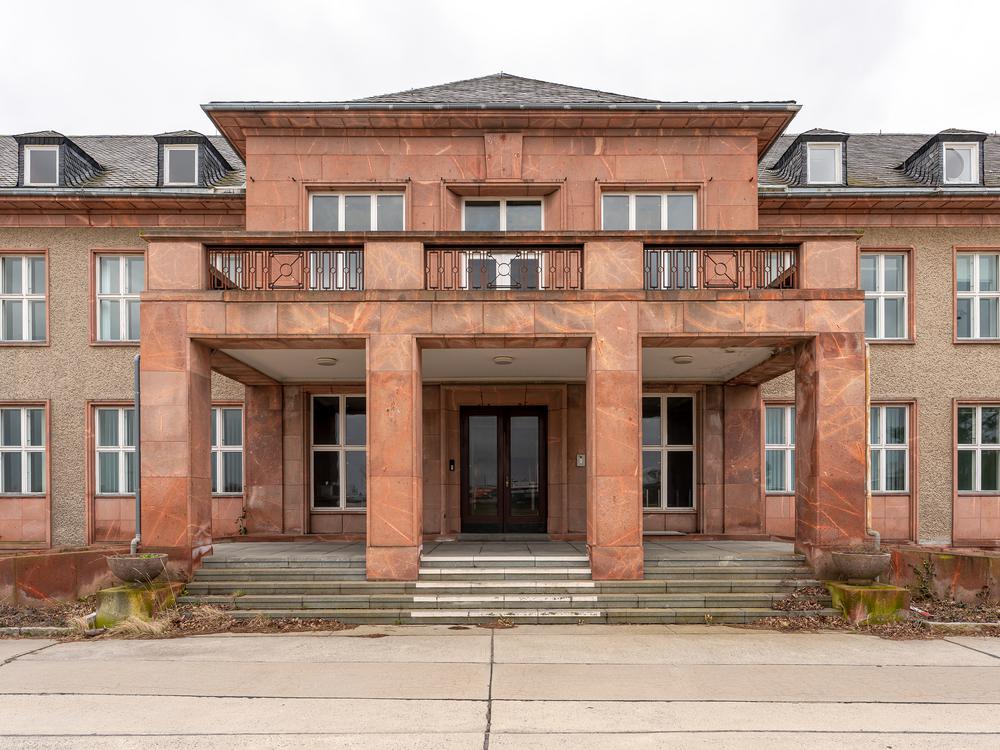 Generalshotel auf BER-Gelände vor Abriss: Denkmal der Ostmoderne akut bedroht