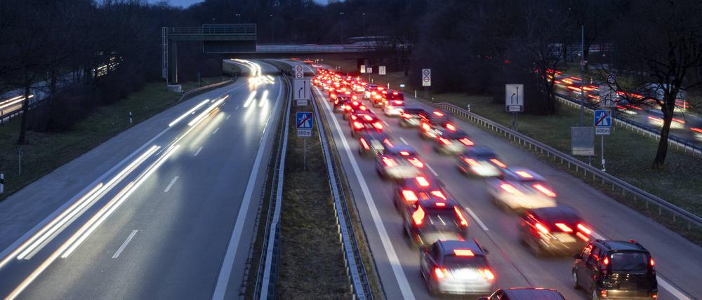 Mit 150 km/h über die Autobahn: Zwei EU-Staaten lockern ihr Tempolimit – doch bringt das ...