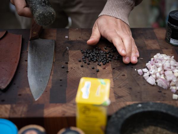 „Krasses Essen vor abgefuckten Fassaden“: Gio1neun kocht Haute Cuisine ...
