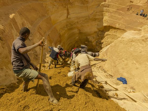 „Man & Mining“ im Hamburger Museum für Arbeit: Rohstoffabbau und die ...
