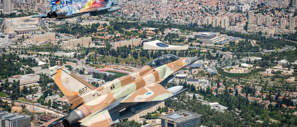 Parade zu 75 Jahre Unabhängigkeit: Deutsche und israelische Jets ...