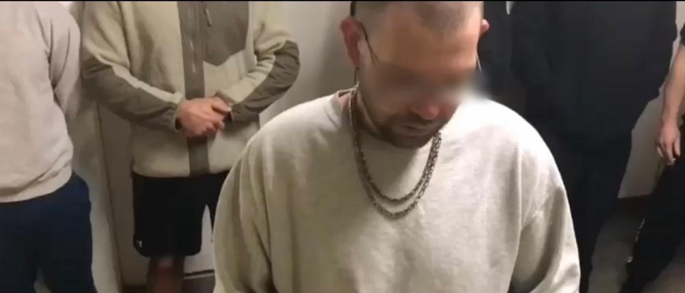 Protestvideo in der JVA Tegel: Berliner Gefangene ritzen sich die Arme auf