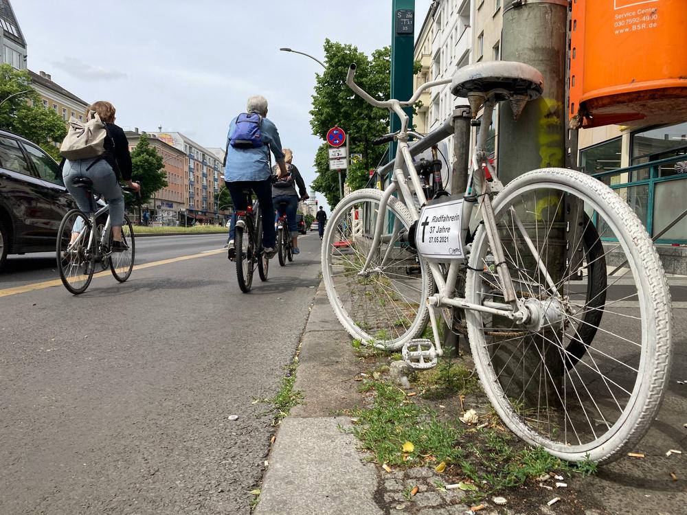 Tödlicher Unfall neben Pop-up-Radweg in Berlin: Lkw-Fahrer von ...