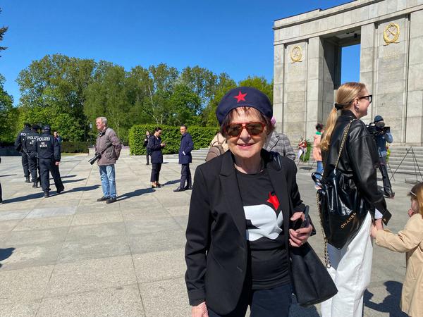 An Ehrenmalen und am Brandenburger Tor: Berliner Polizei sichert ...