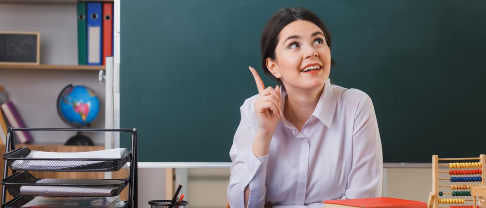 Schreihals, Miesmacher, Welterklärerin: Diese Lehrer-Typen haben unser ...