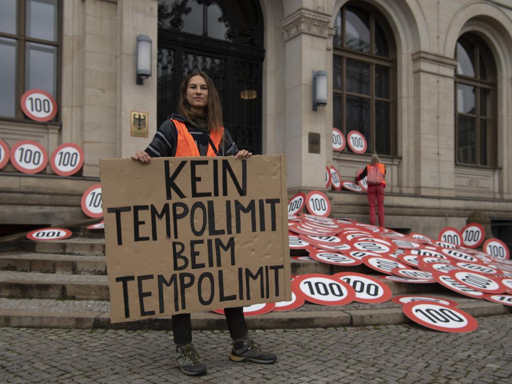 Protest für Geschwindigkeitsbeschränkung in Berlin: „Letzte Generation ...