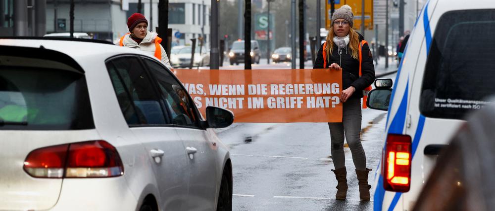 „Letzte Generation“ setzt Aktionen fort: Innensenatorin sieht Berlin am ...