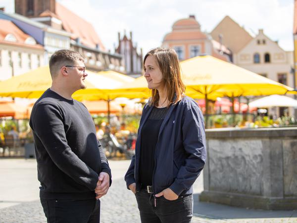 „Auch mit Morddrohungen müssen wir rechnen“: Diese beiden Lehrer ...