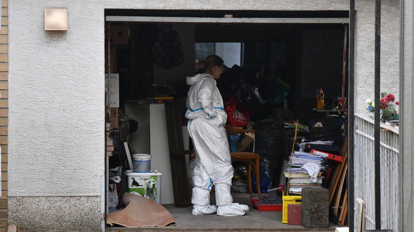 Füße ragen aus dem Boden: Ermittler entdecken im Saarland im Garten ...