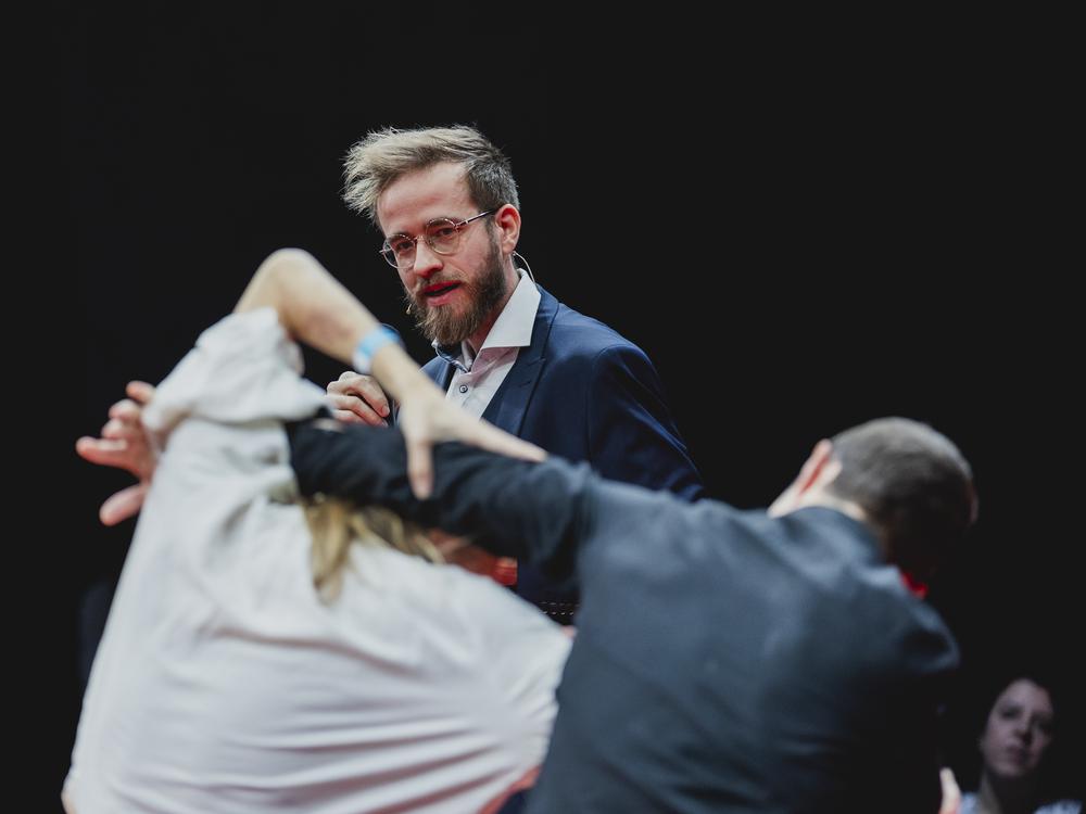 Wie zwei tanzende Schwäne: Neue Art des Magnetismus könnte Elektronik revolutionieren