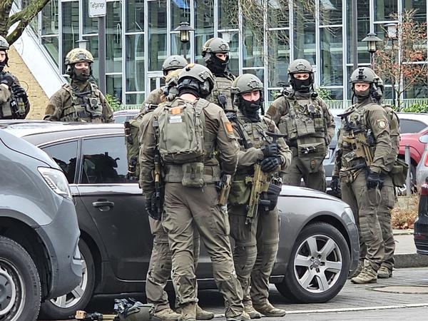 Nach Messerangriff an Wuppertaler Gymnasium: Polizei geht von Amoklauf ...