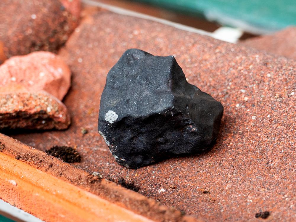 4,5 Milliarden Jahre alt: Meteorit von Elmshorn stammt aus frühem ...