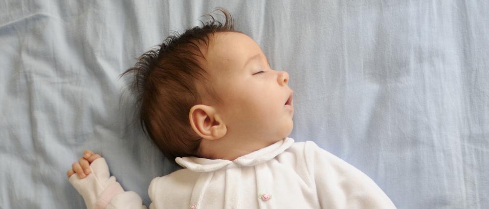 Schlaf, Kindchen, schlaf – doch endlich!: Warum Babys nachts so oft ...