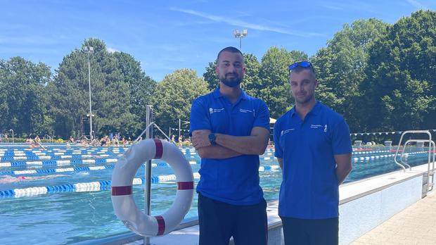 „Es gibt zu viele Nichtschwimmer“: Warum Bademeister oft junge Männer ...