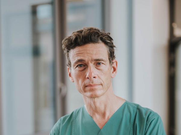 Neurochirurg Peter Vajkoczy: „Ich finde, das Gehirn sieht sehr erhaben aus“