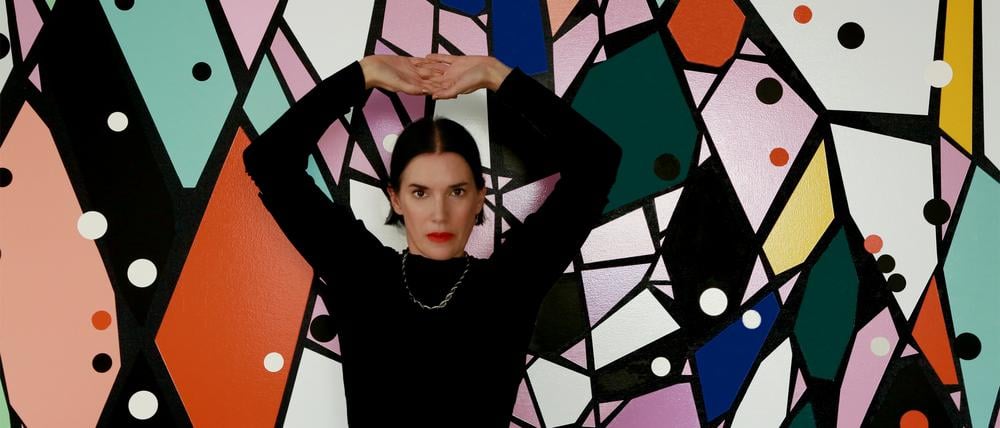 Bilder aus dem Bauch der Bestie: Die Kunst von Sarah Morris in Hamburg