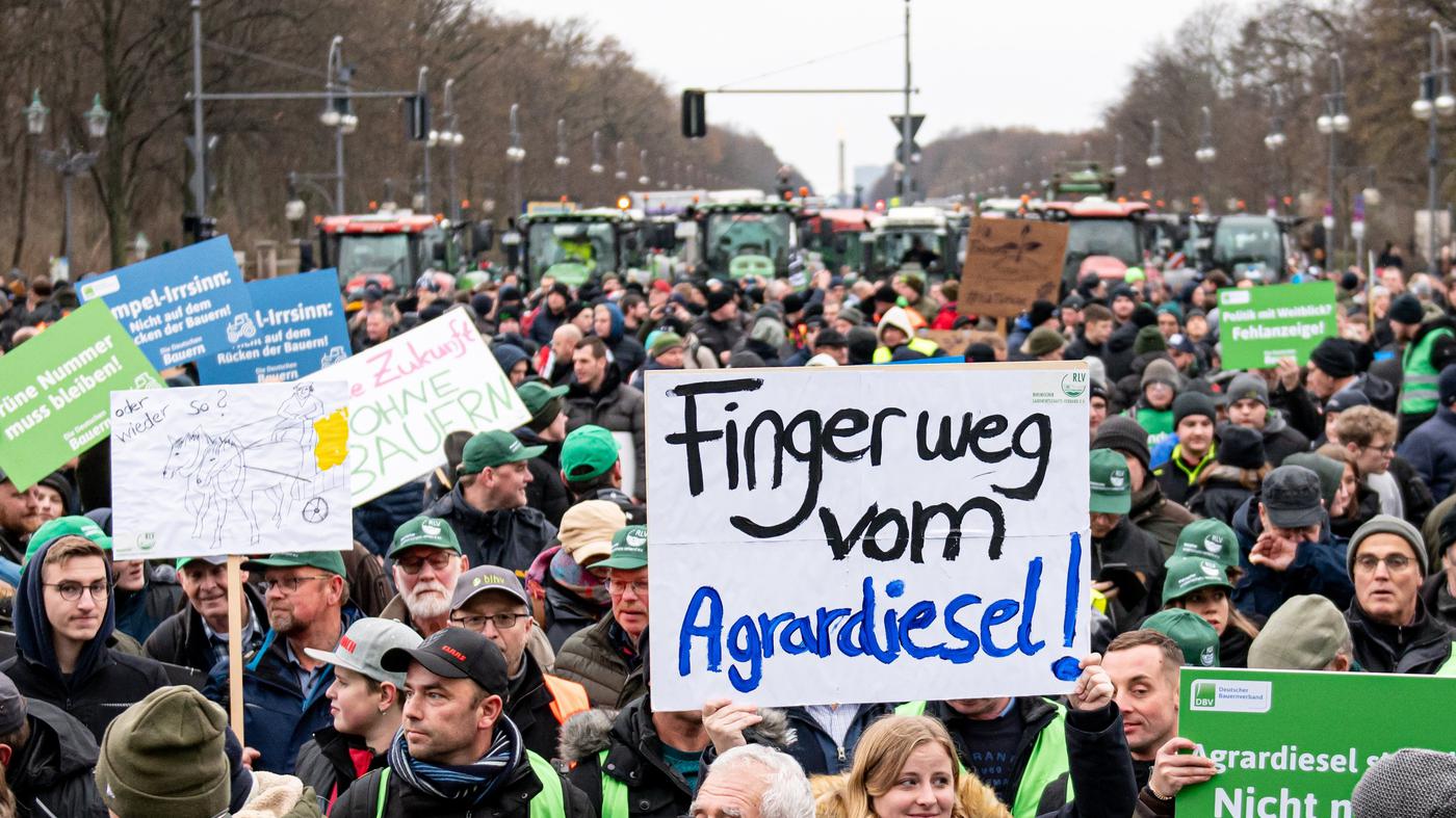 „Die Ampel muss weg“: Bauern sagen Regierung bei Demo in Berlin den ...