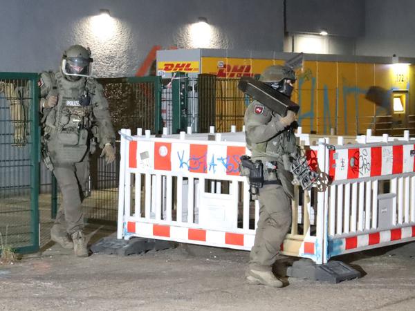 „Die führen sich auf wie die Russen in Prag“: In der Berliner Polizei wächst der Unmut über die ...