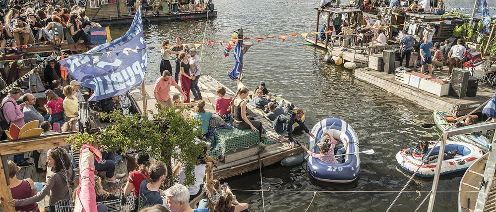 Eintägiges Fest in Berlin: Rummelsburger Bucht wird „Hafen für Kunst ...